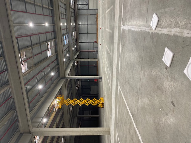 Relamping de leds dans un bâtiment de logistique à Lyon | JOGTECH